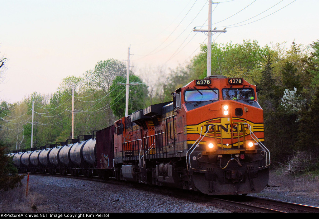 BNSF 4378 CSX Train K038 Crude Oil Loads